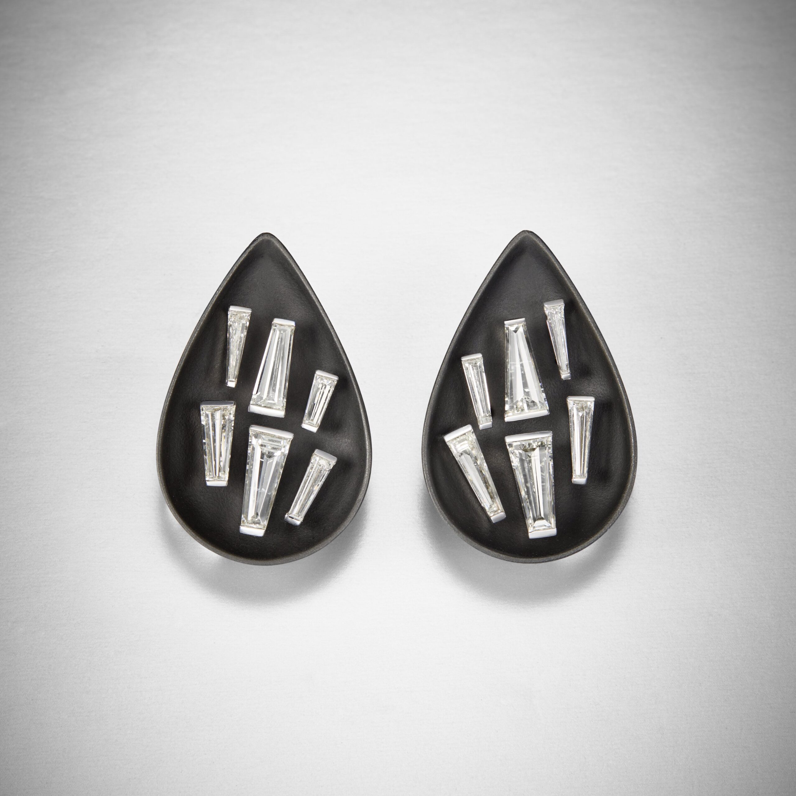 18k White Gold Earrings Diamond - Iron Drop - Schullin Wien